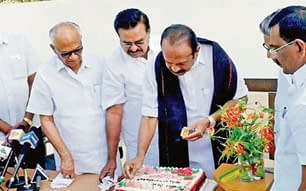 MDMK chief Vaiko celebrates Prabhakaran's birthday