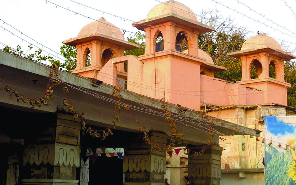 Hindu temple in Karachi a source of livelihood for Muslim youths...