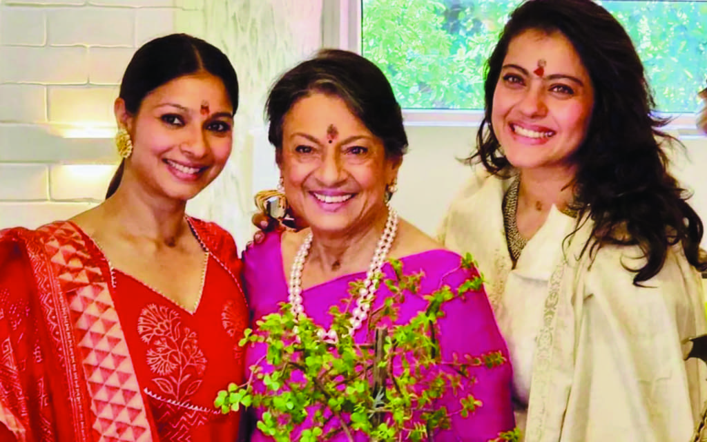Kajol shares family pics with Tanuja and Tanishaa Mukerji