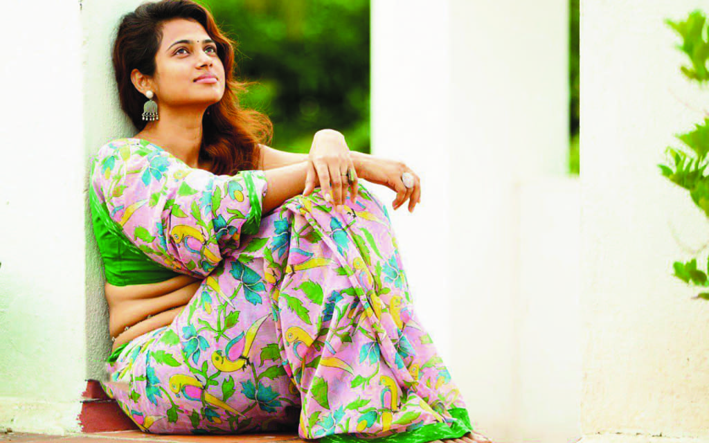 Ramya Pandian returns with hot saree photoshoot