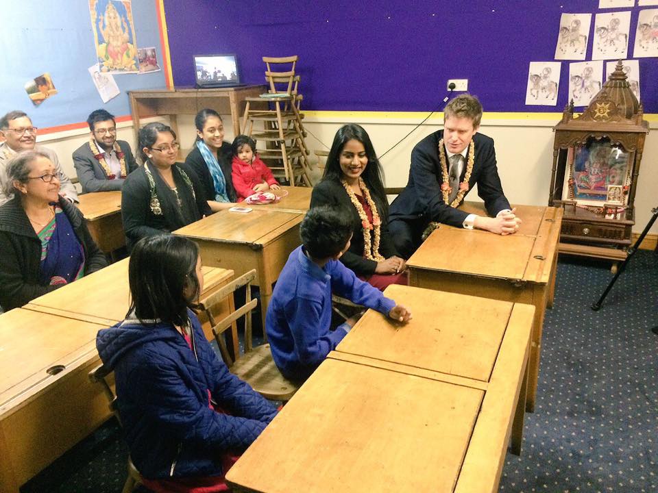 Uma Kumaran Visits Stanmore Temple...