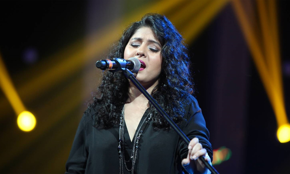 Get the best of Sunidhi, Live!...