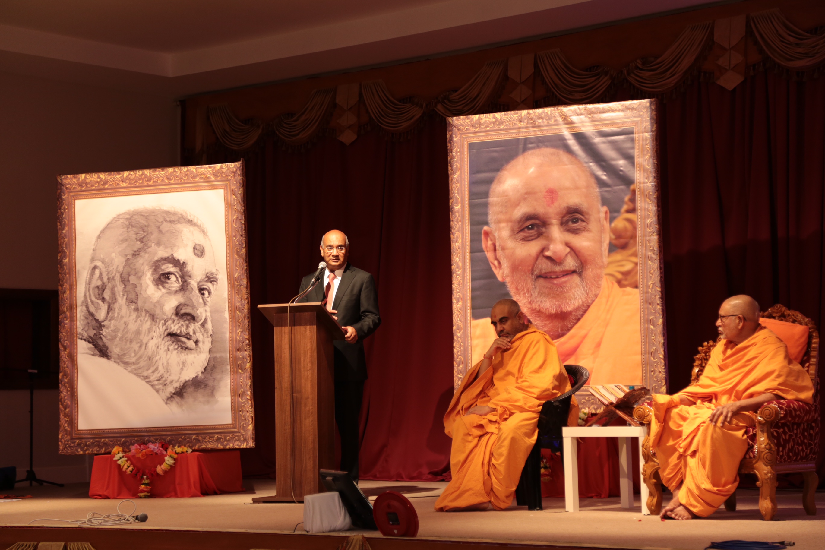 Shraddhanjali Sabha in Leicester for HH Pramukh Swami Maharaj